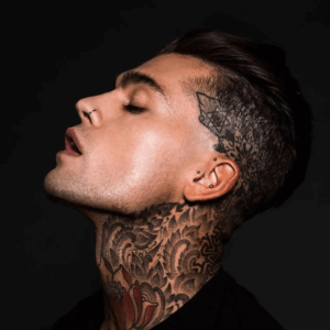 Tatouage cou et nuque : 60 dessins tendances en 2023