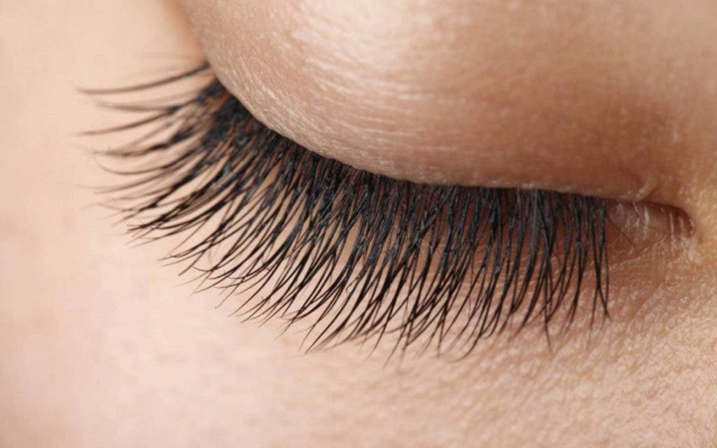 Comment faire pousser ses cils naturellement