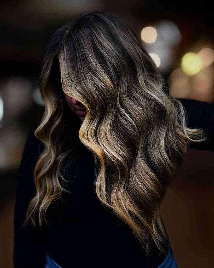 20 idées de balayage blond sur cheveux châtains à la mode en 2024