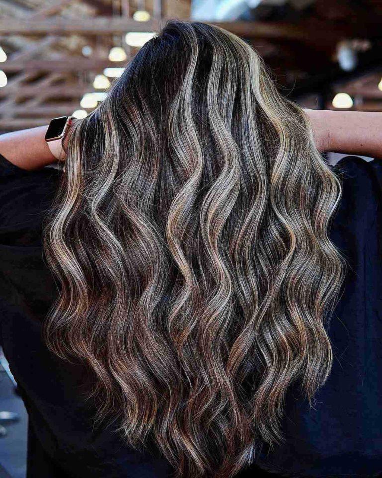 20 idées de balayage blond sur cheveux châtains à la mode en 2024