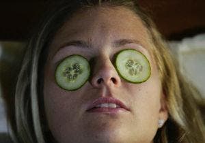 6 remèdes de grand-mère contre les yeux fatigués