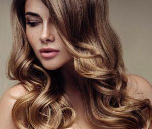 Contouring cheveux : illuminez votre visage selon sa forme