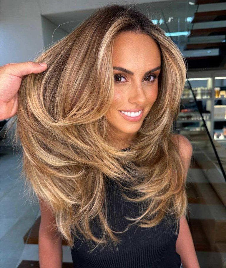 Mèches miel caramel : 30 idées de colorations pour vos cheveux