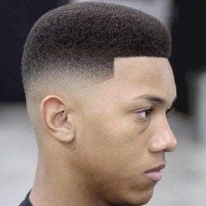 Taper haut : 15 idées de coupes de cheveux pour hommes tendance 2025