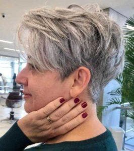 90 coupes de cheveux dégradées pour les femmes de 60 ans tendance 2024