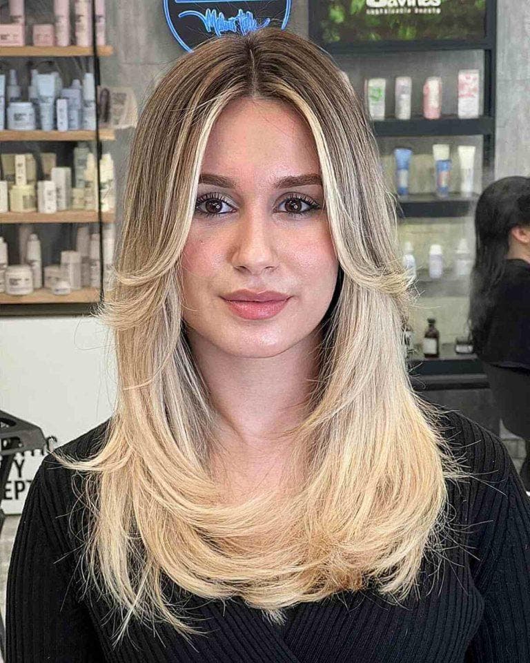 Frange rideau longue : 40 idées de coiffures tendance en 2025