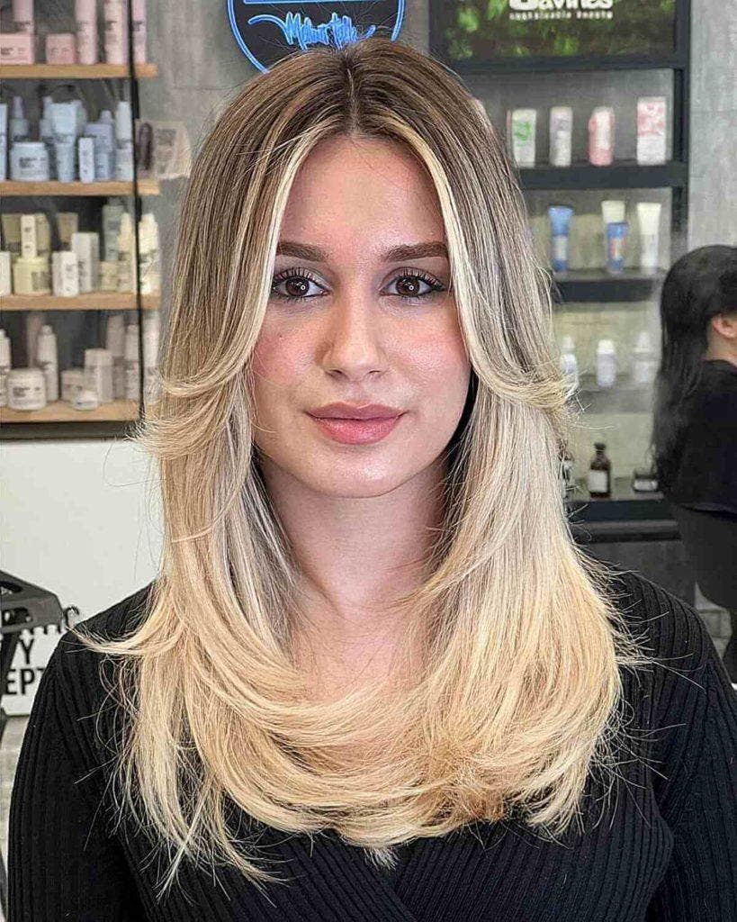 Frange rideau longue : 40 idées de coiffures tendance en 2025