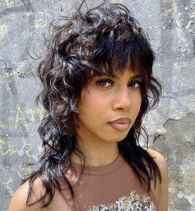 Coupe mulet pour femme : 15 coiffures rétro à essayer en 2025