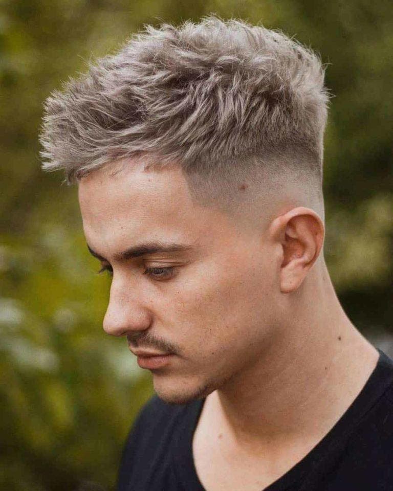 Coiffure taper : 15 idées tendances pour les hommes blonds
