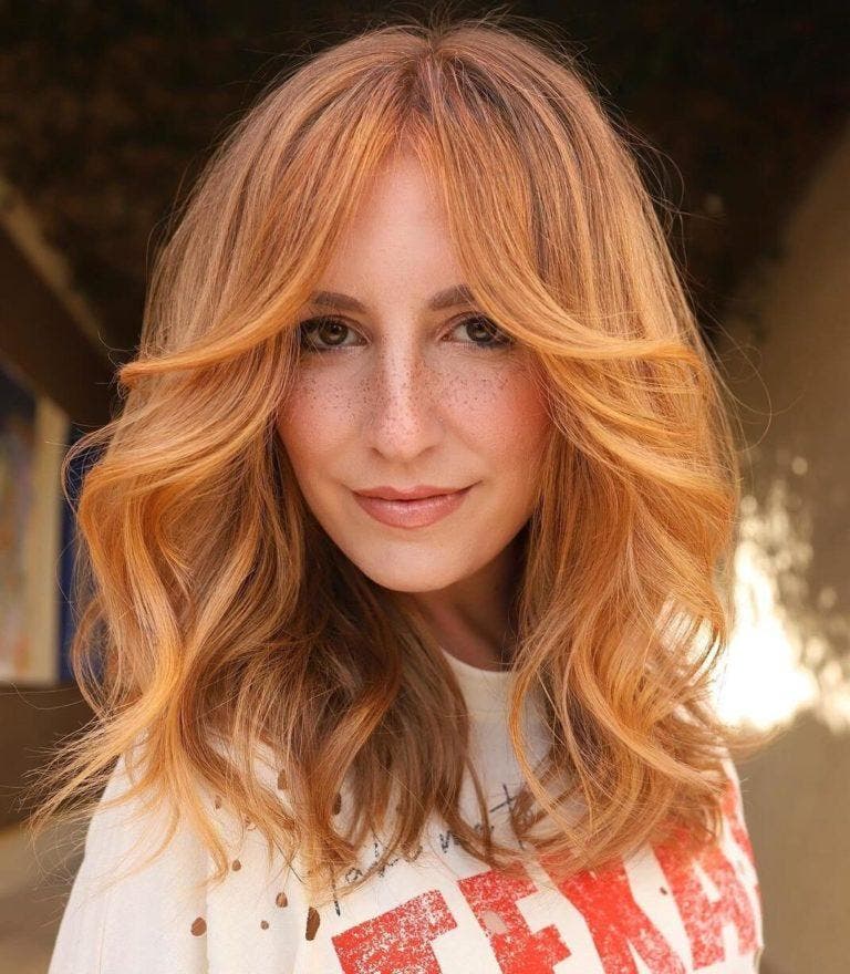 Frange rideau longue : 40 idées de coiffures tendance en 2024