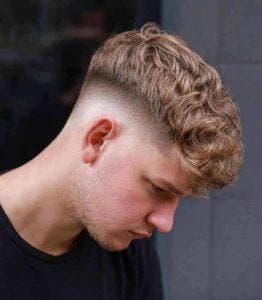 Coiffure taper : 15 idées tendances pour les hommes blonds