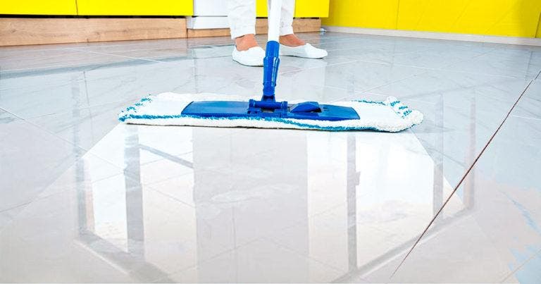 Nettoyage du sol : 3 astuces pour bien le laver
