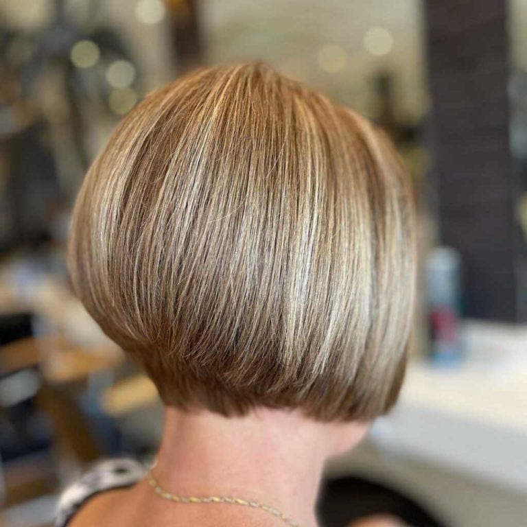 Carré court : 60 idées de coiffures tendances en 2024