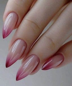 Ongles baby-boomer : 8 manucures tendance en 2025