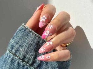 Manucure rose : 40 idées de Nail Art tendances en 2023