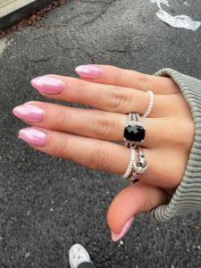 Manucure rose : 40 idées de Nail Art tendances en 2023