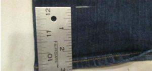 Raccourcir un jean : comment faire un ourlet avec et sans couture