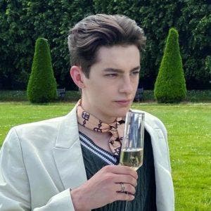 Push back middle part : 10 idées de coupes de cheveux pour hommes pour ...