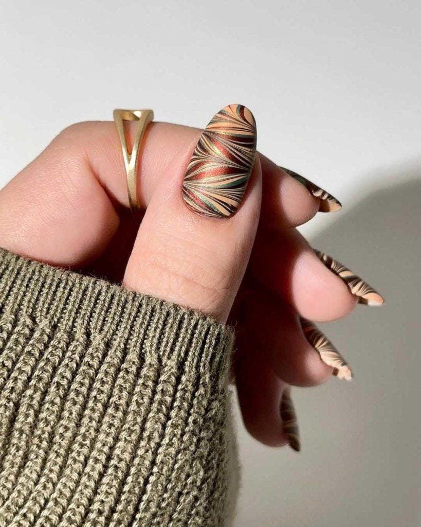 Nail Art automne 2023 : 60 tendances pour vos ongles