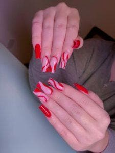 Ongles rouges : 25 façons à la mode de porter cette manucure en 2024
