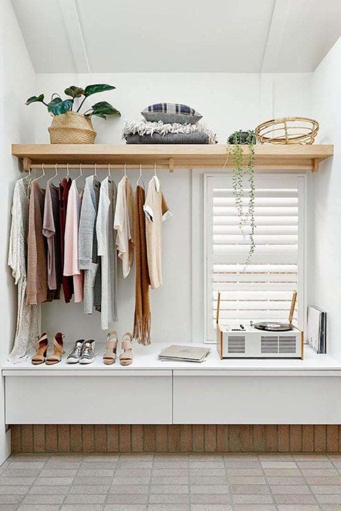 21 ideas para guardar la ropa cuando no tienes espacio en el armario ...