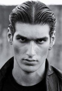 Push back middle part : 10 idées de coupes de cheveux pour hommes pour ...