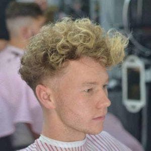 Coiffure taper : 15 idées tendances pour les hommes blonds