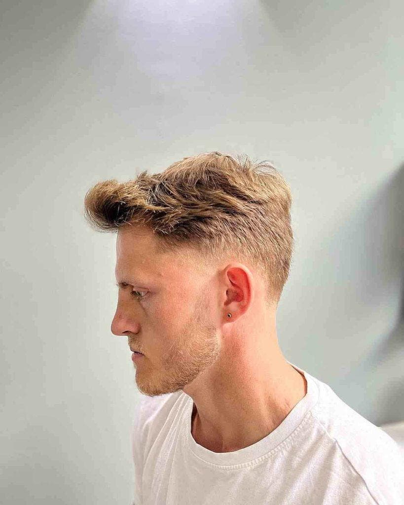 Coiffure taper : 15 idées tendances pour les hommes blonds