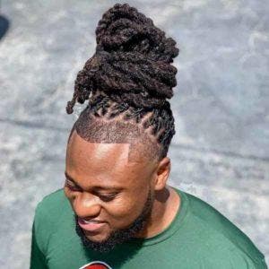 Vanilles sur les cheveux des hommes : 20 idées stylées pour se coiffer