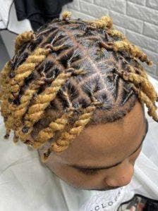 Vanilles sur les cheveux des hommes : 20 idées stylées pour se coiffer