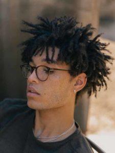 Vanilles sur les cheveux des hommes : 20 idées stylées pour se coiffer
