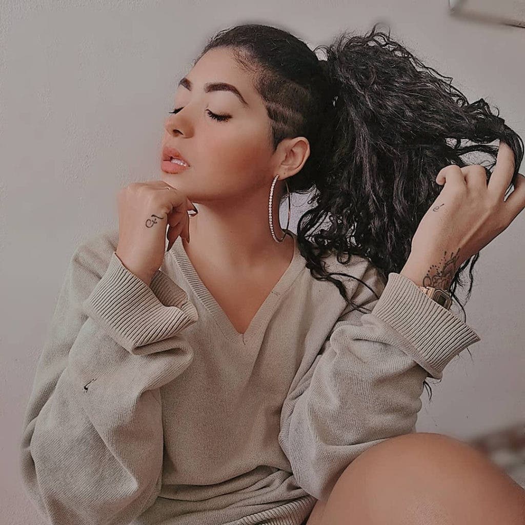 Capelli ricci rasati di lato: 60 foto piene di stile – trucchi per il ...