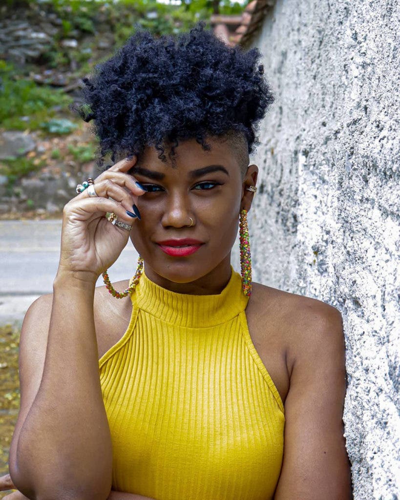 Capelli ricci rasati di lato: 60 foto piene di stile – trucchi per il ...