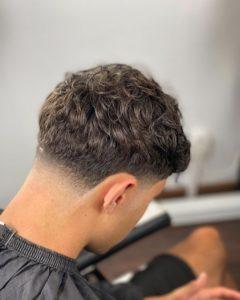 Taper sur cheveux longs : 40 coupes tendances en 2024