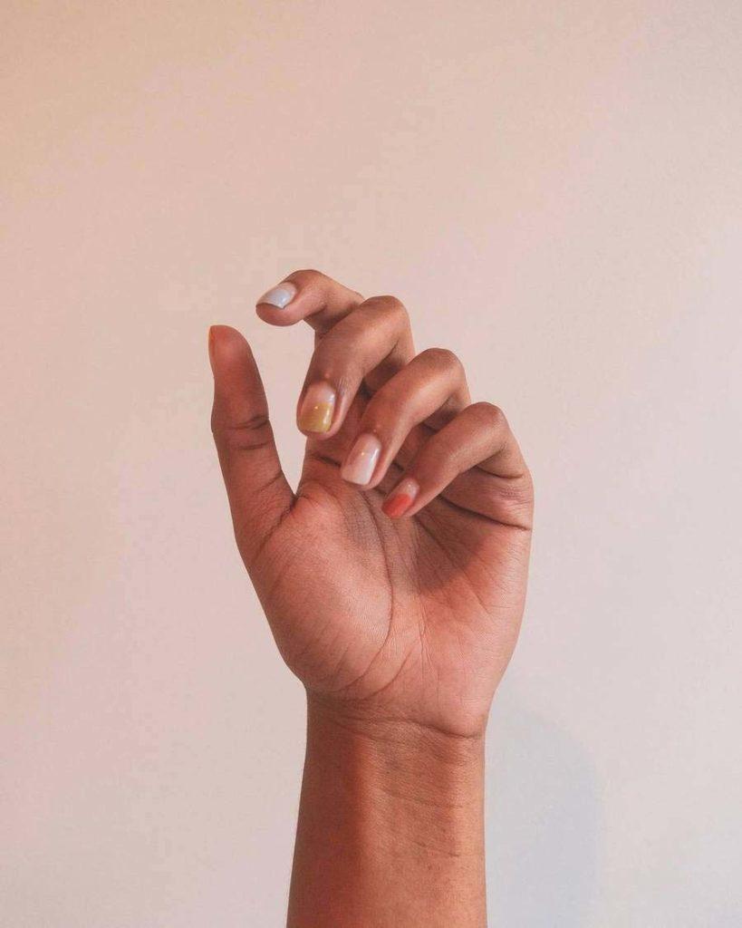 Le 30 migliori idee per la french manicure colorate da provare oggi ...