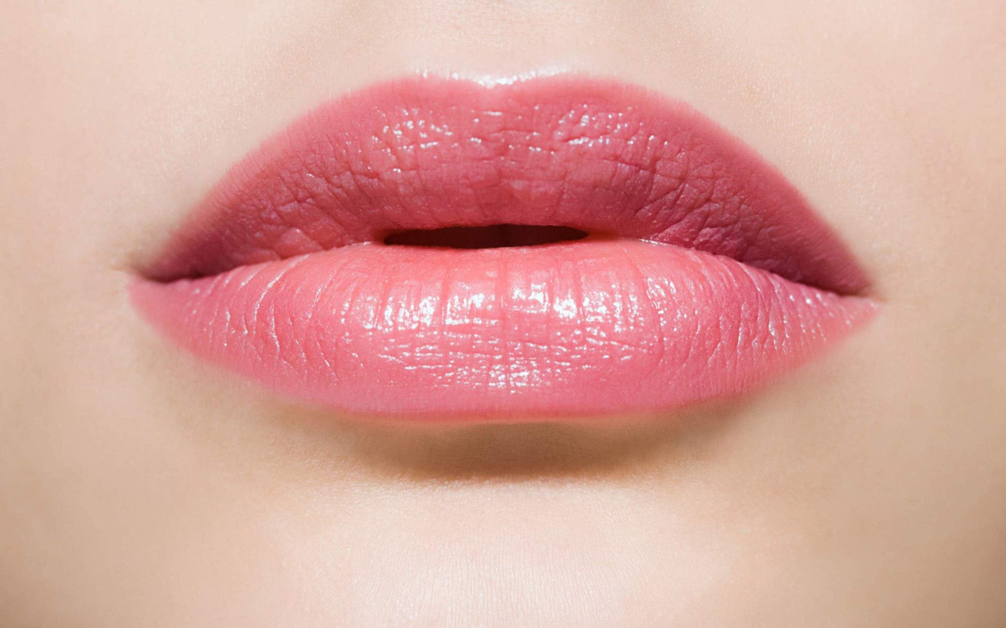 Comment avoir les lèvres rouges et pulpeuses naturellement