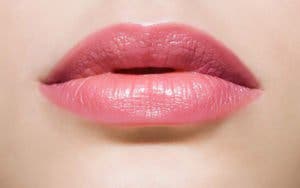 Comment avoir les lèvres rouges et pulpeuses naturellement