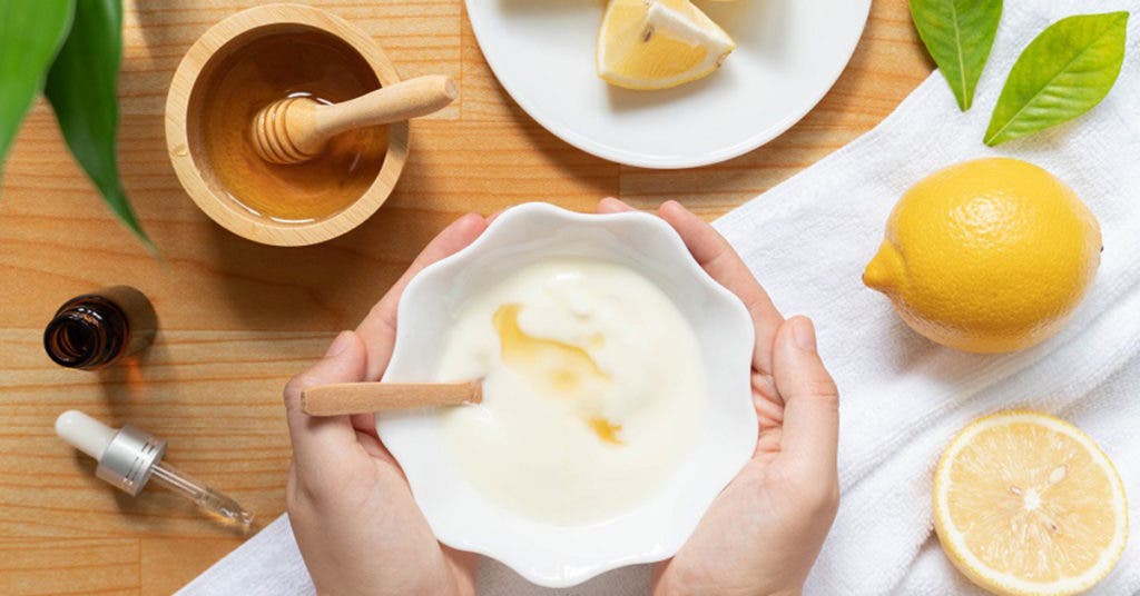 Comment atténuer les rides sous les yeux avec des ingrédients naturels