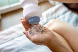 Voici comment faire disparaître les mauvaises odeurs des chaussons sans les laver